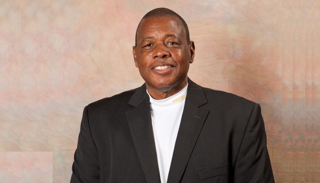 ALAMOGORDO HONORS LAWRENCE JOHNSON WITH GYM DEDICATION – NMAA